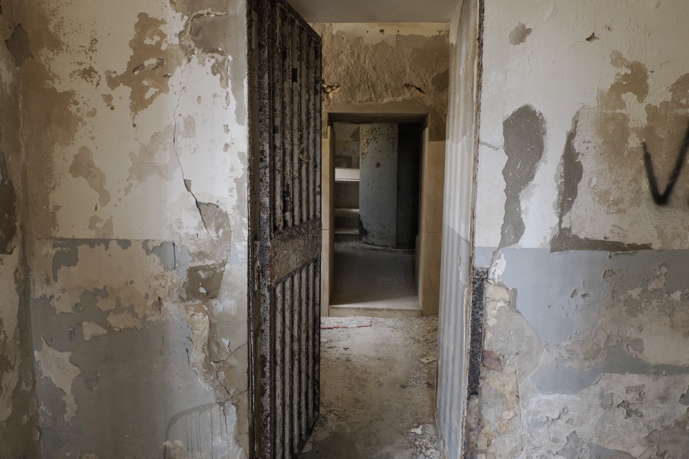 Are Escape Rooms Claustrophobic? What To Expect - EscapeWorks Denver