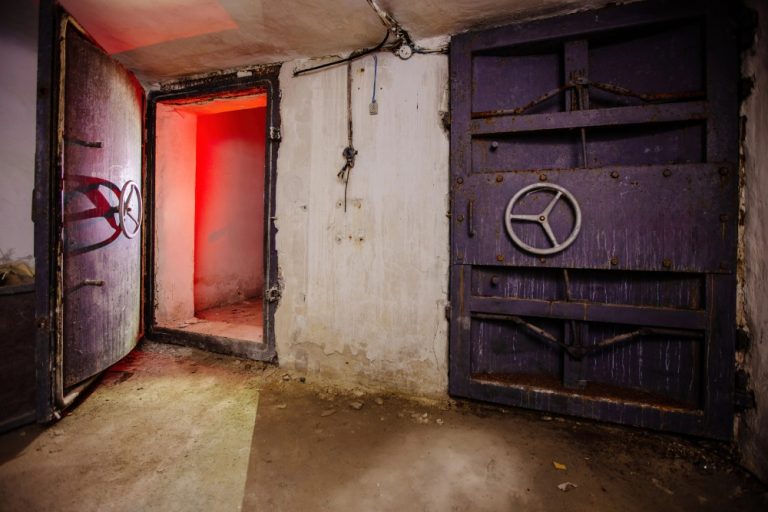 Do Escape Rooms Take Your Phone? What Happens Before You Enter ...